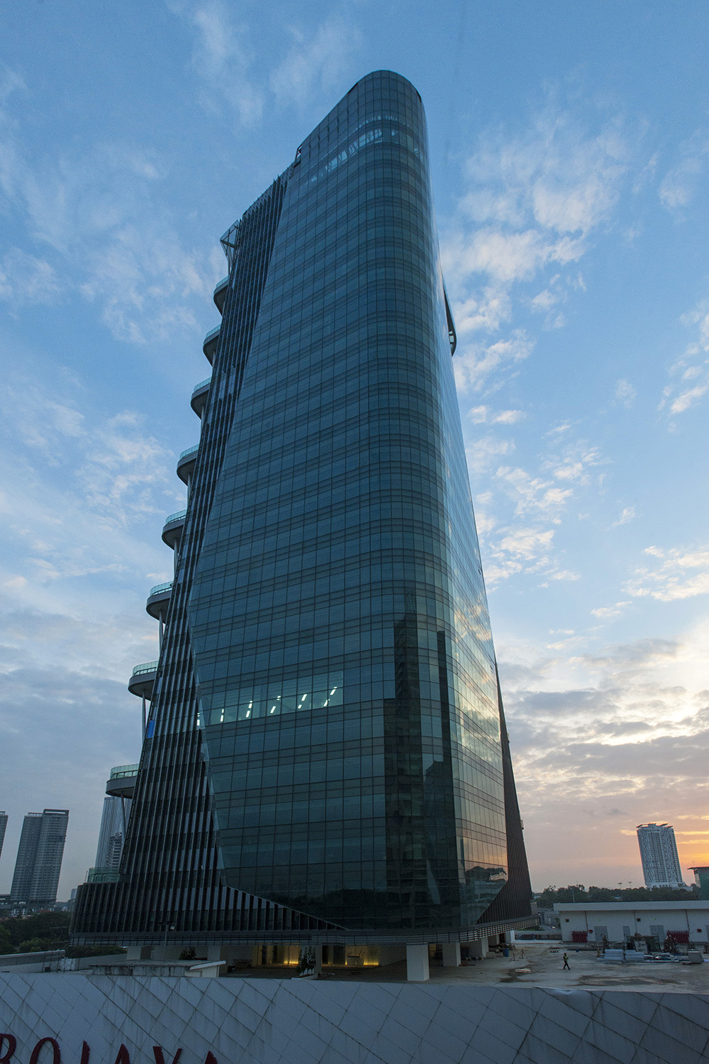 MENARA JLAND(オフィス) – BLOG